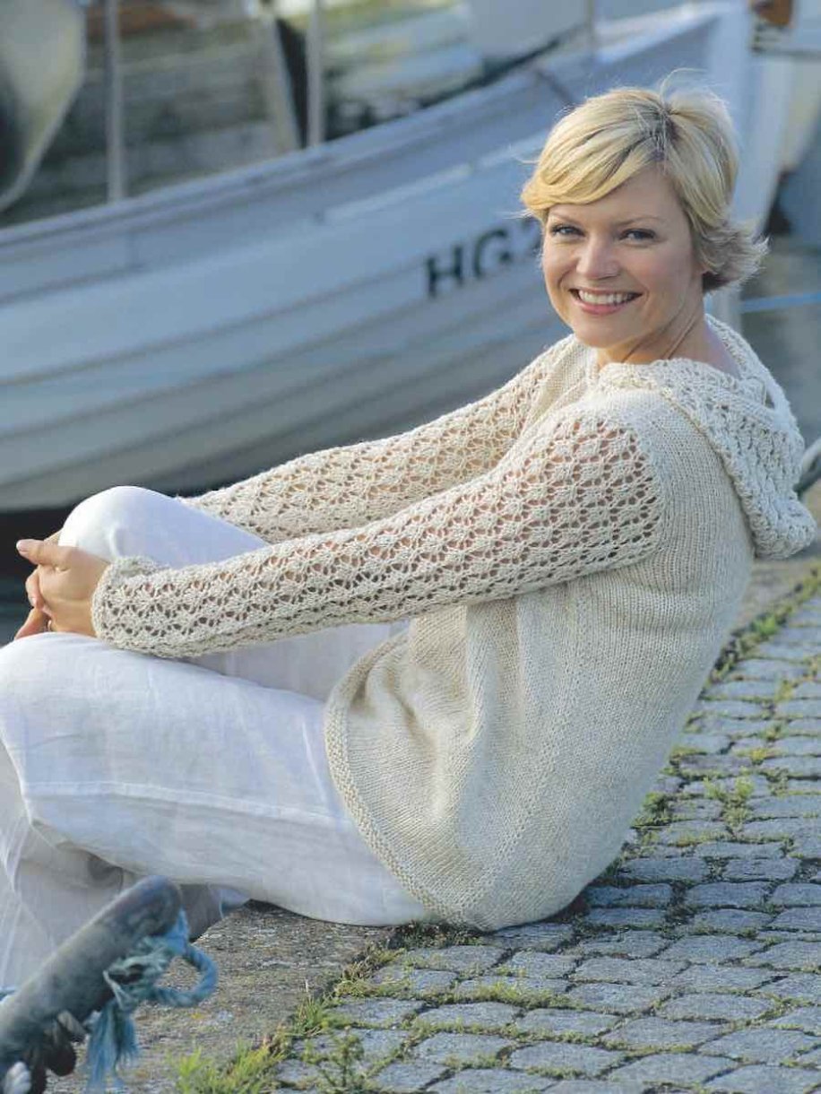 Genser med blondermer og hette